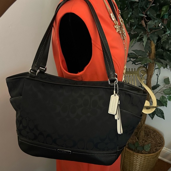 Coach | Bags | Coach Park Signature Carrie Shoulder Bag In Black With ...